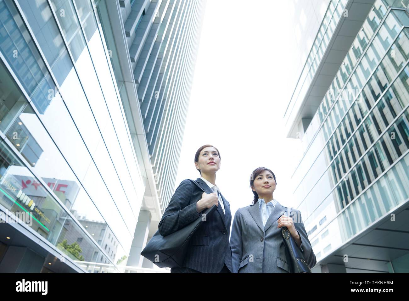 Two japanese office workers hi-res stock photography and images - Alamy