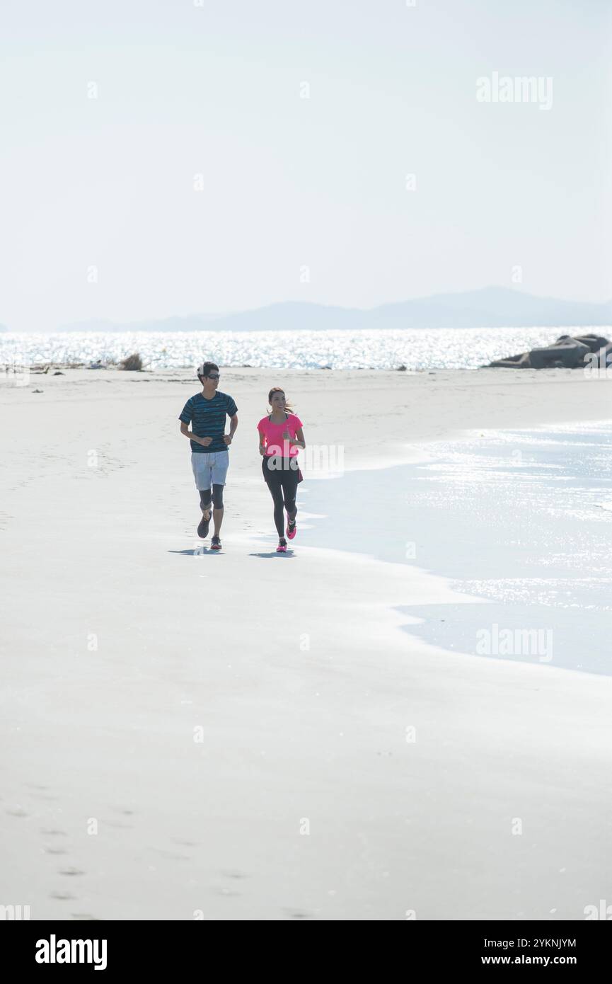 Japanese couple running on beach hi-res stock photography and images ...