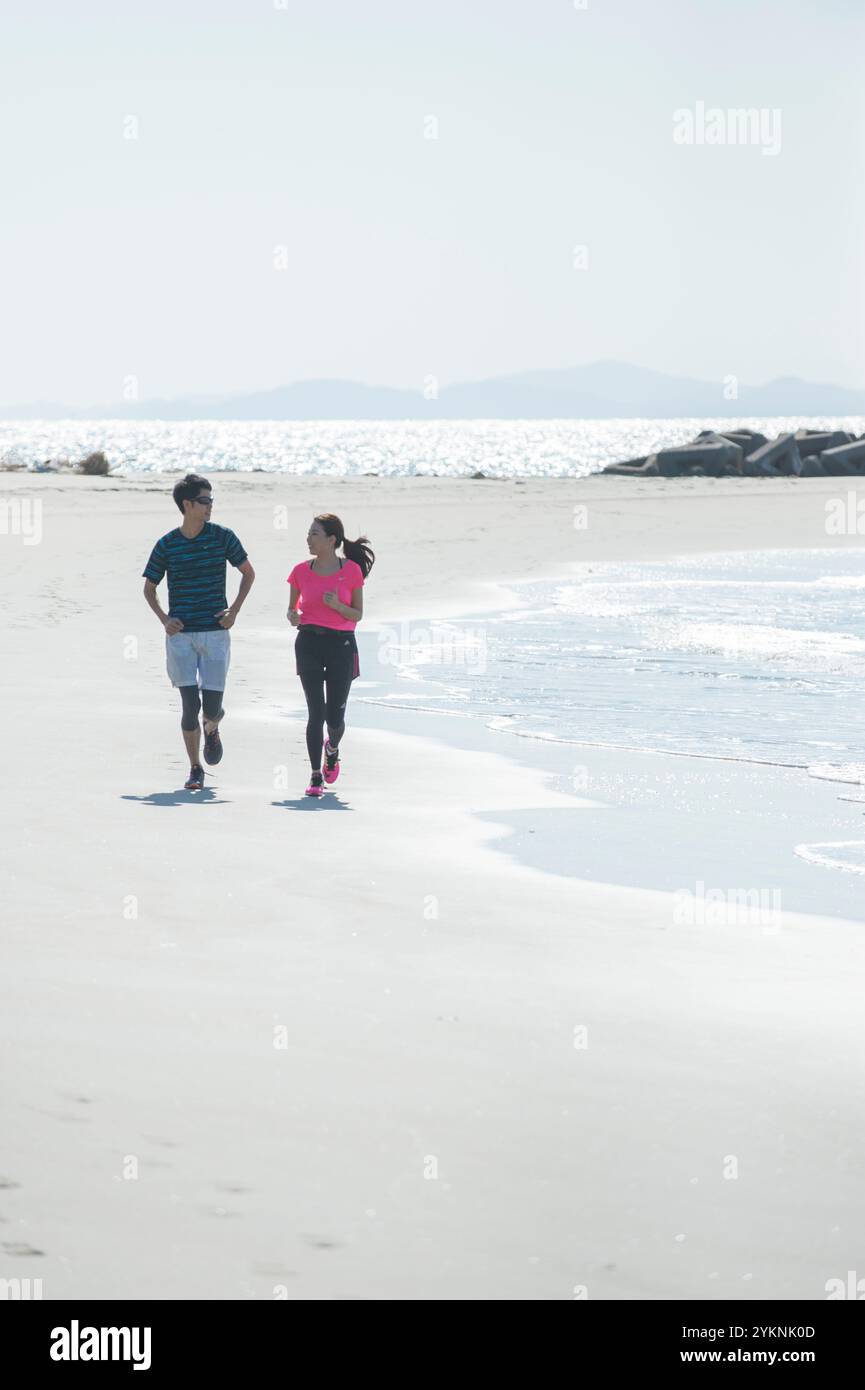 Japanese couple running on beach hi-res stock photography and images ...
