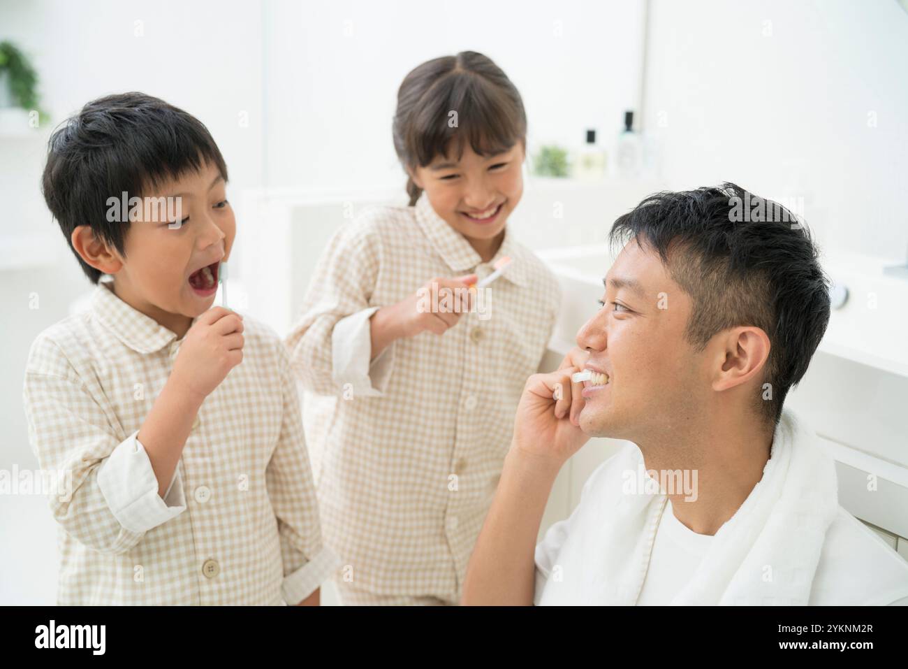 Father and child brushing teeth Stock Photo - Alamy