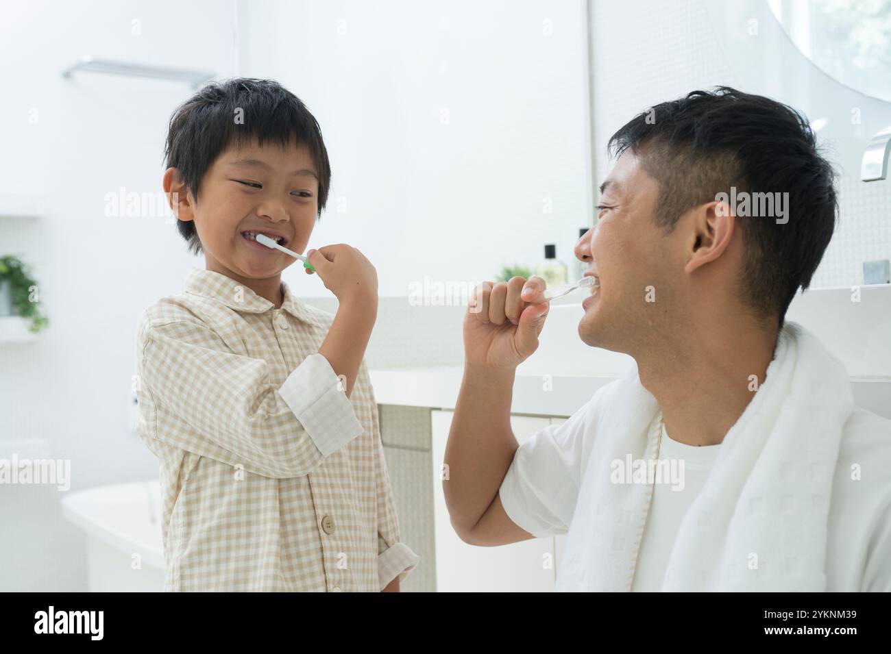 Father and son brushing teeth Stock Photo - Alamy