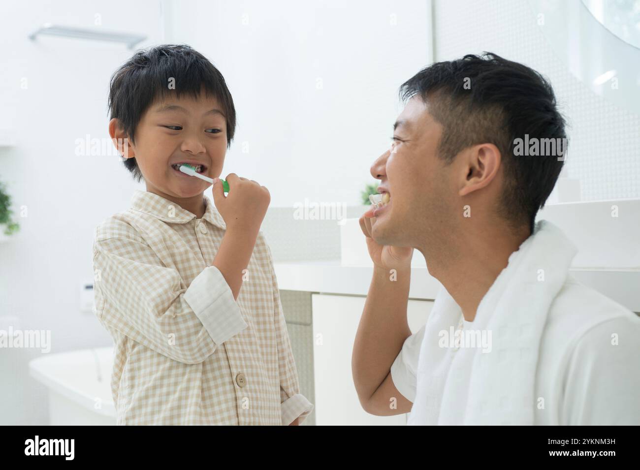 Father and son brushing teeth Stock Photo - Alamy