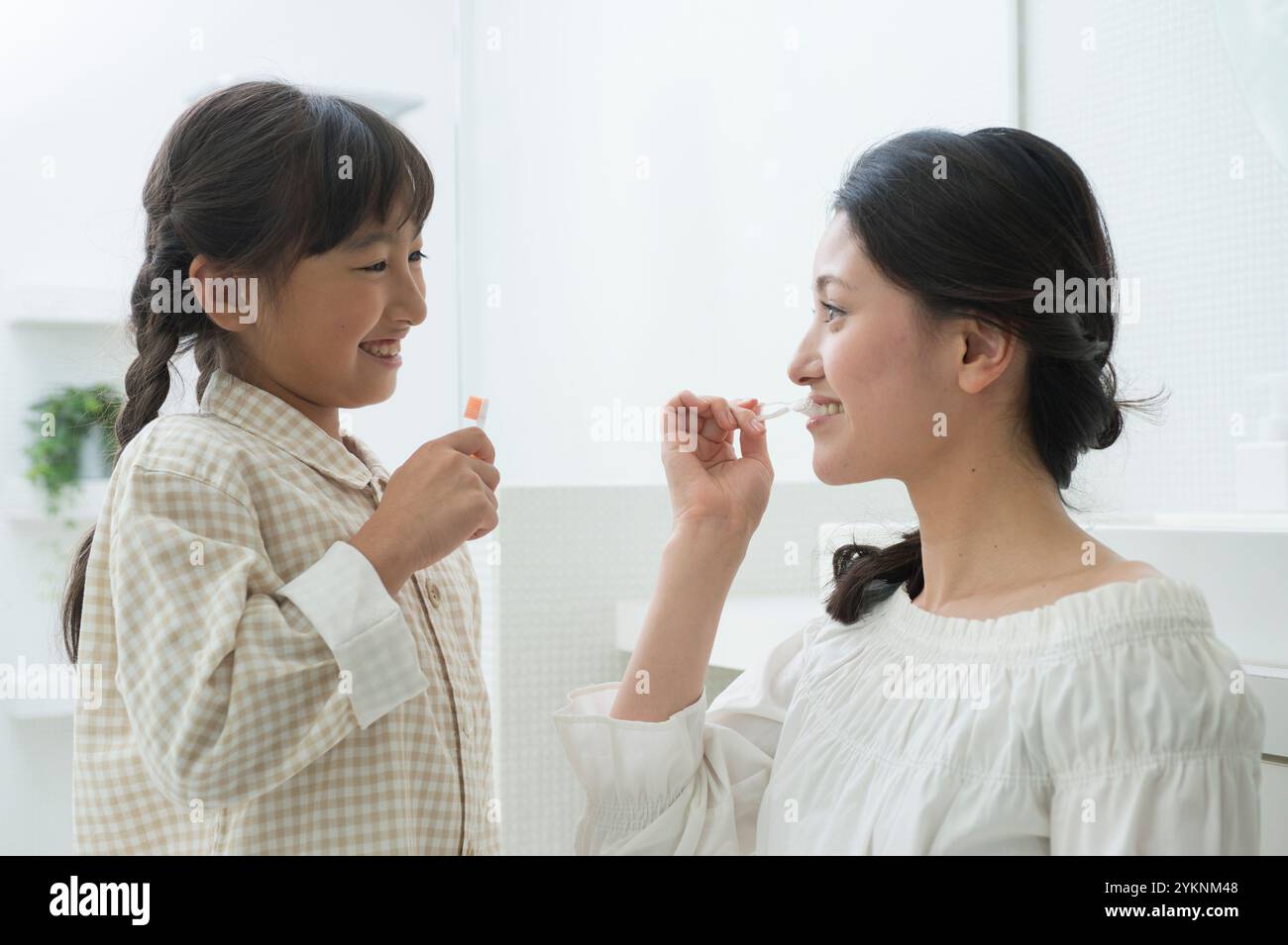 Mother and daughter brushing teeth Stock Photo - Alamy