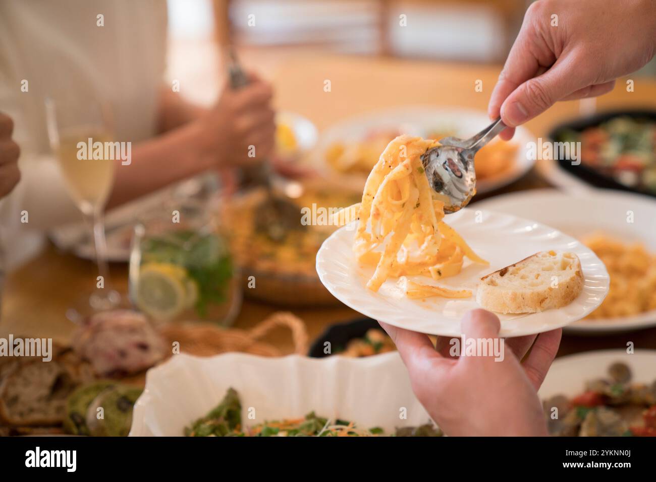 Italian women and food hi-res stock photography and images - Alamy