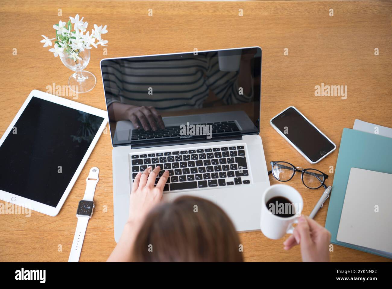 High view woman at desk hi-res stock photography and images - Alamy