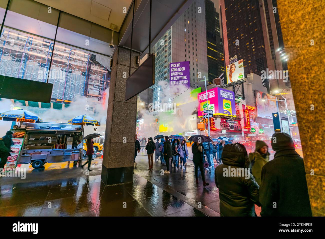 Main street traffic in manhattan hi-res stock photography and images ...