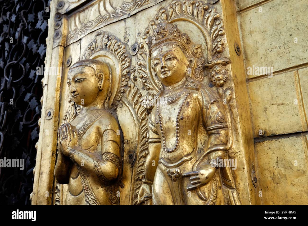 Golden bodies of buddha hi-res stock photography and images - Alamy