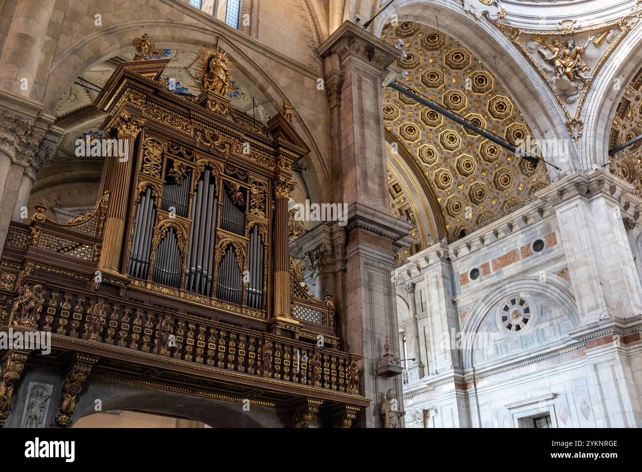 Interior of Como Cathedral Stock Photo - Alamy