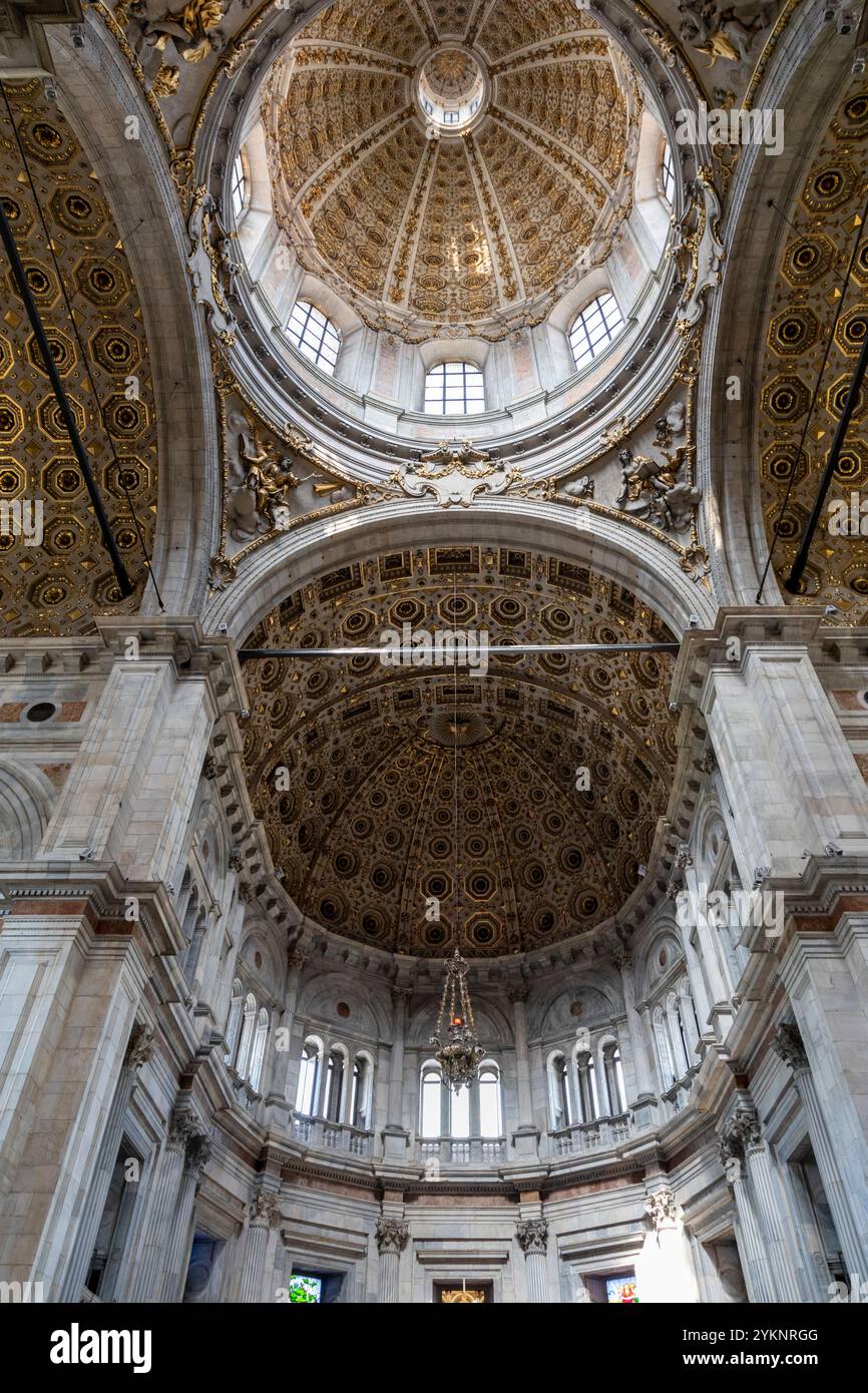 Interior of como duomo hi-res stock photography and images - Alamy