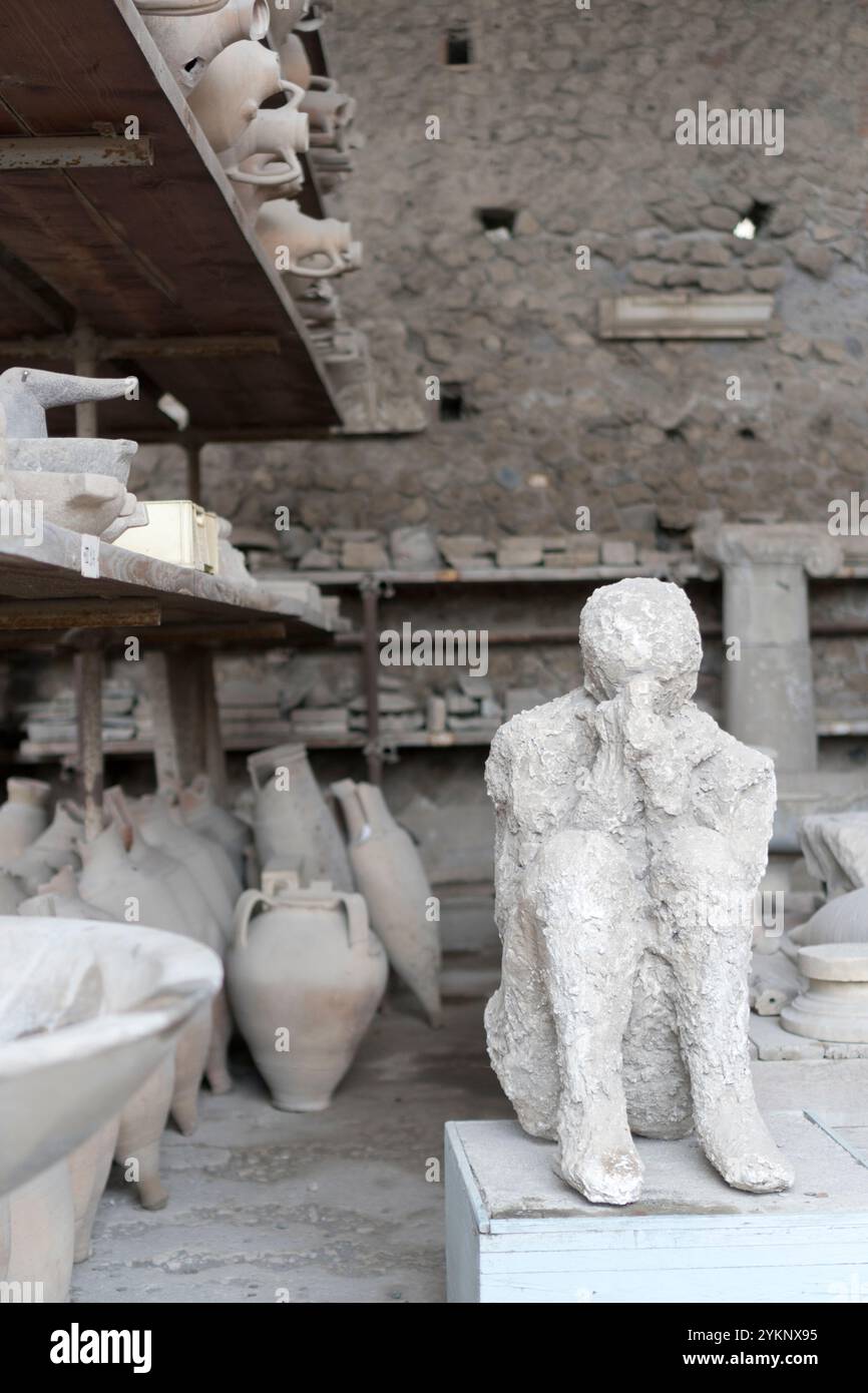 Artifacts from the Pompeii ruins Stock Photo - Alamy