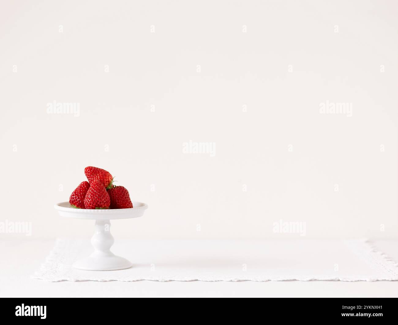 Strawberry cake stand hi-res stock photography and images - Alamy