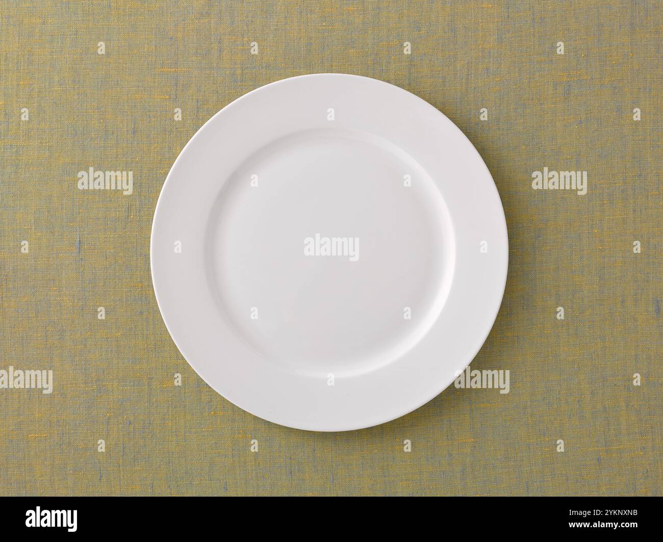 White color plate hi-res stock photography and images - Alamy