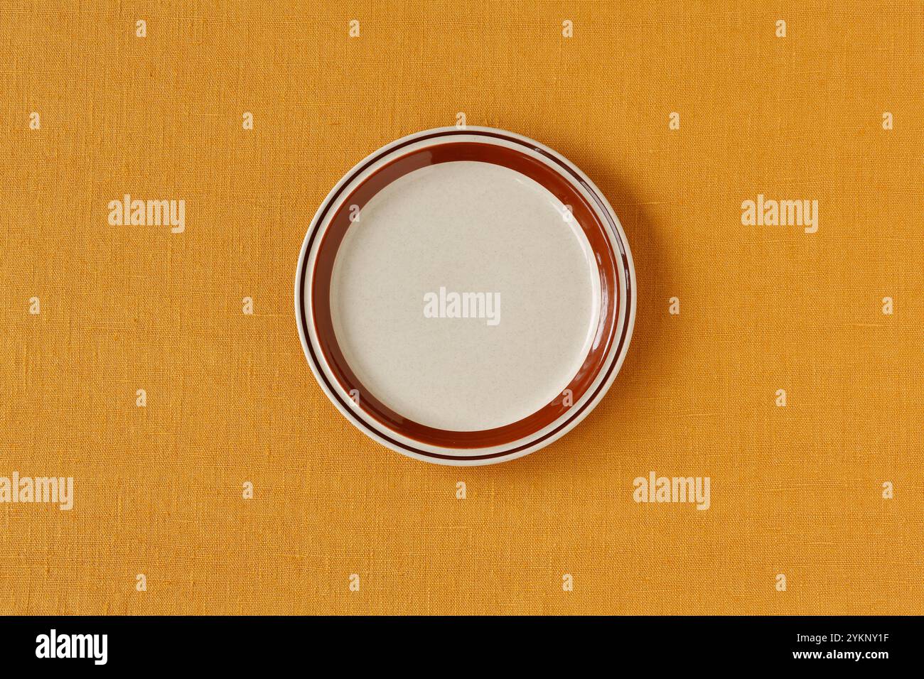 Linen plain cloth hi-res stock photography and images - Alamy