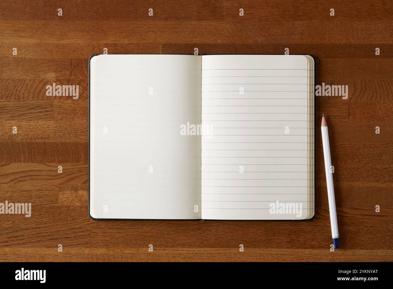 Two straight lines pencil hi-res stock photography and images - Alamy