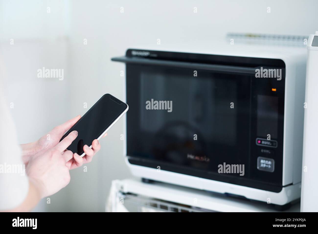 Using microwave oven hi-res stock photography and images - Alamy