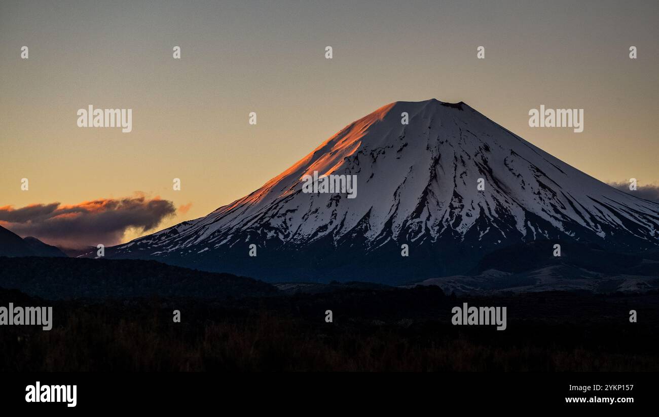 Orodruin, Mount Doom, Ngauruhoe, Tongariro National park, New Zealand ...