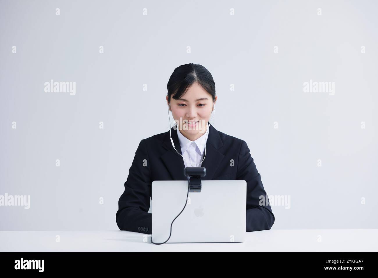 Computer monitor smiling face hi-res stock photography and images - Alamy