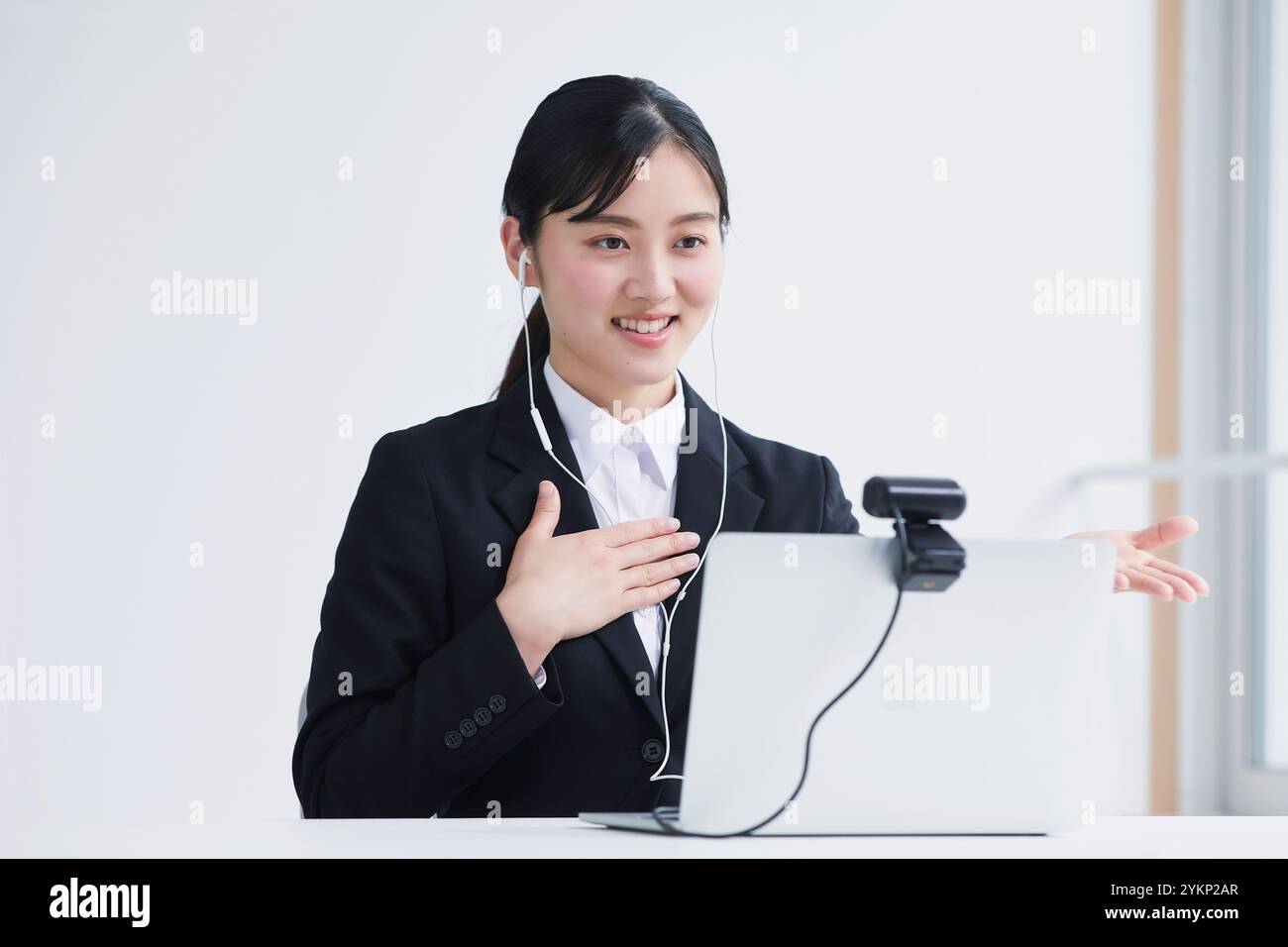Computer monitor smiling face hi-res stock photography and images - Alamy
