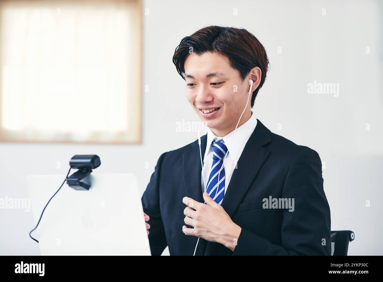 Webcam speaking hi-res stock photography and images - Alamy
