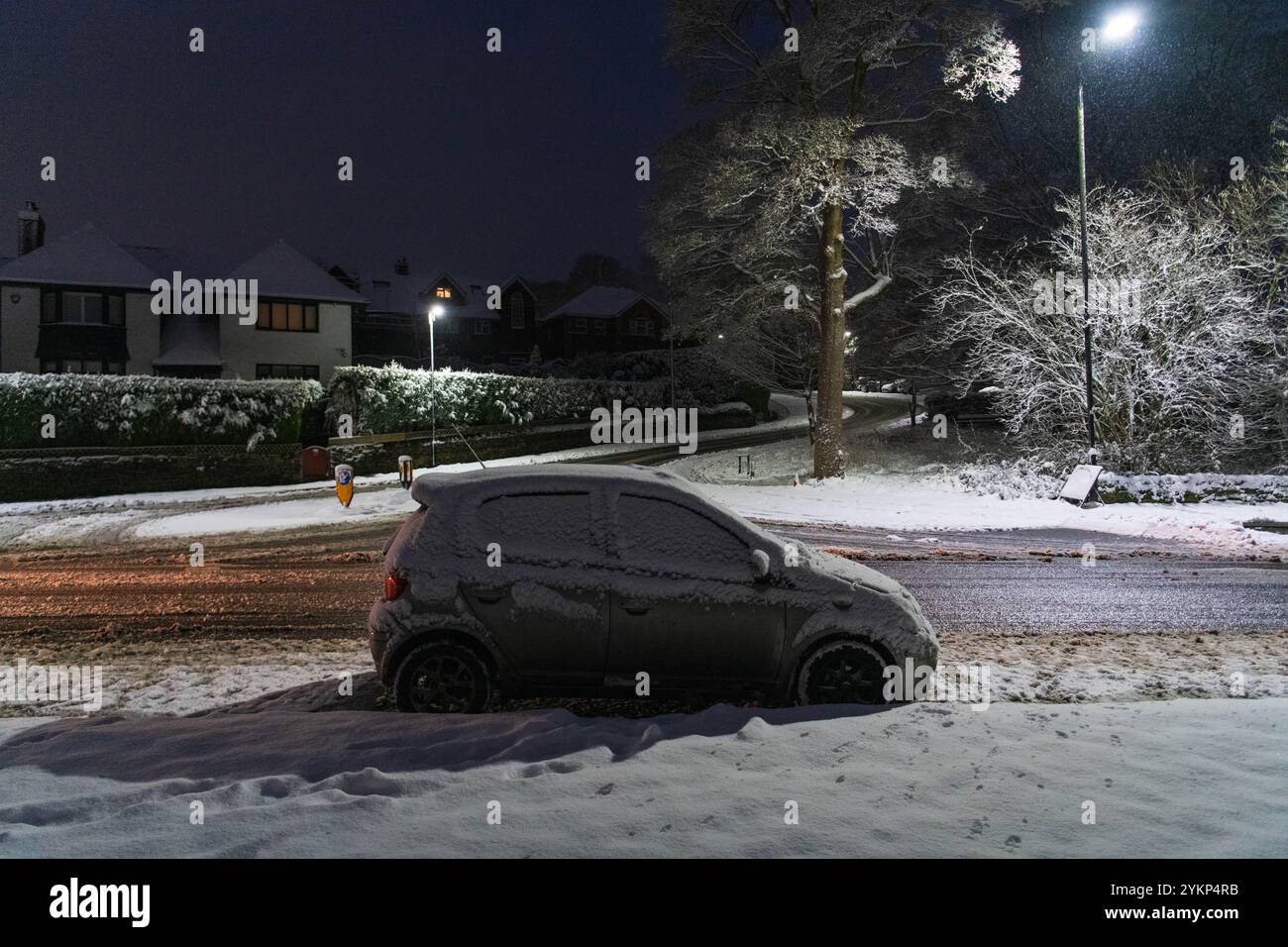 Sheffield, South Yorkshire, 19th November 2024. Heavy overnight snow ...