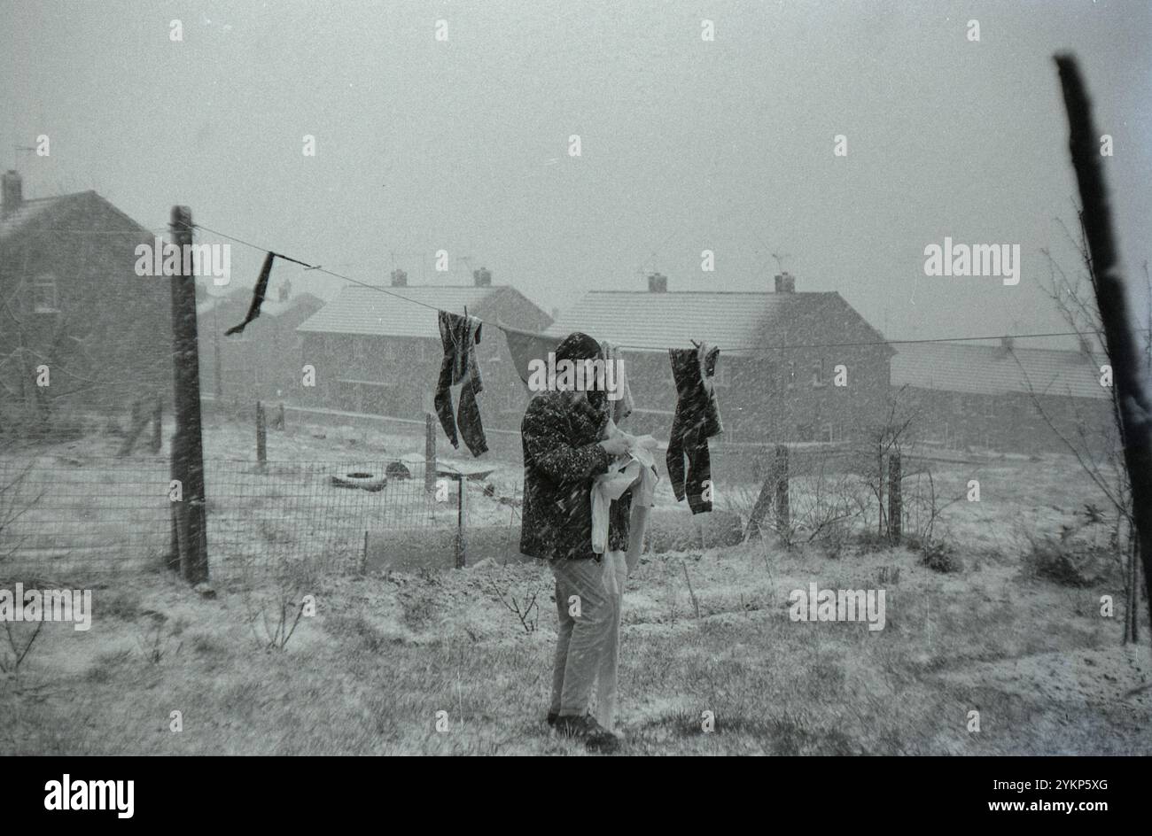 Bringing in the washing in the snow, Burnley 1970 Stock Photo - Alamy