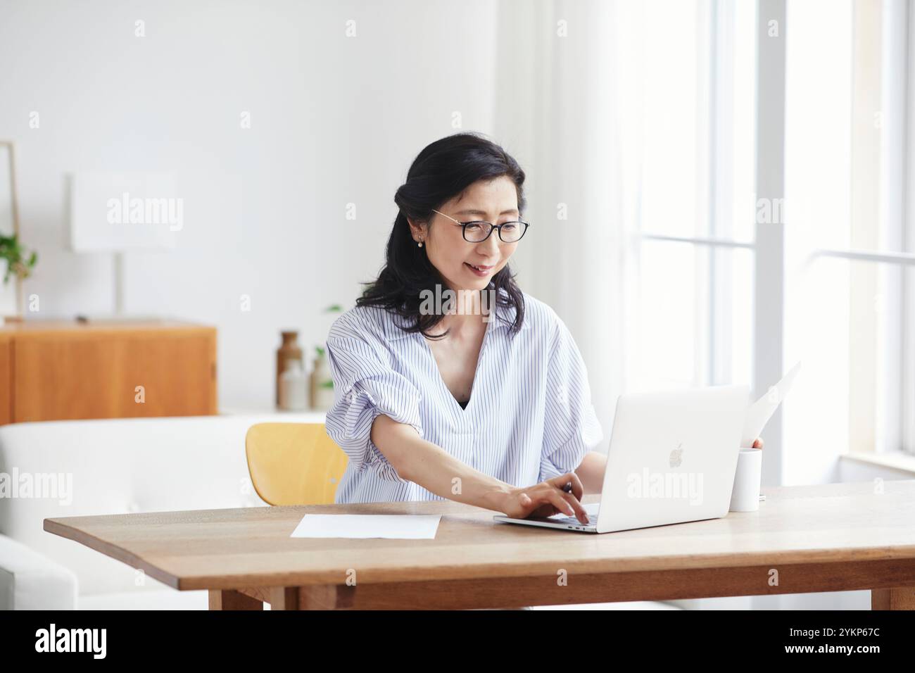 Woman working remotely desk in hi-res stock photography and images - Alamy