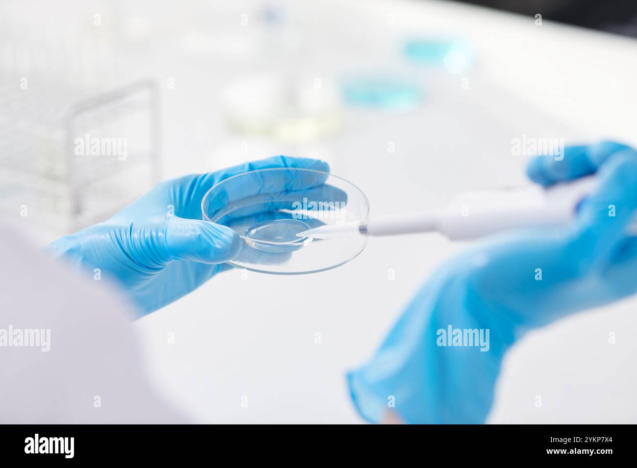 Laboratory experiment methodology hi-res stock photography and images ...