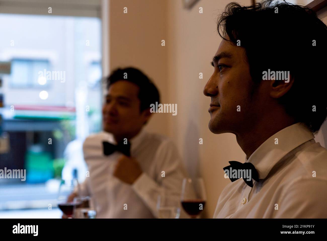 Waiters bow hi-res stock photography and images - Alamy