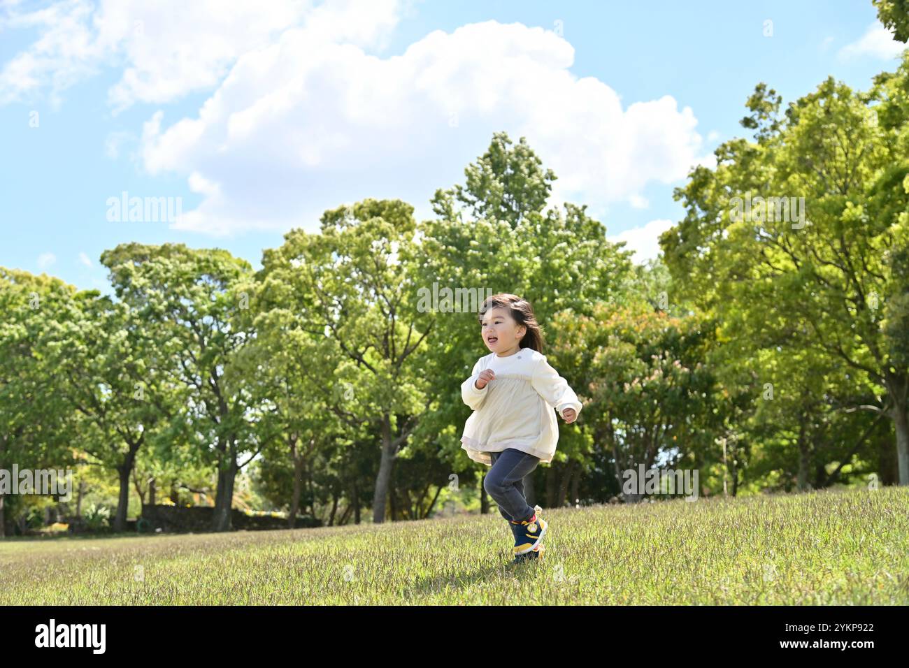 Girl lawn hi-res stock photography and images - Alamy