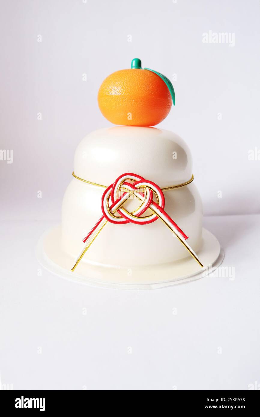 Japanese traditional new year rice cake Kagami Mochi Stock Photo - Alamy