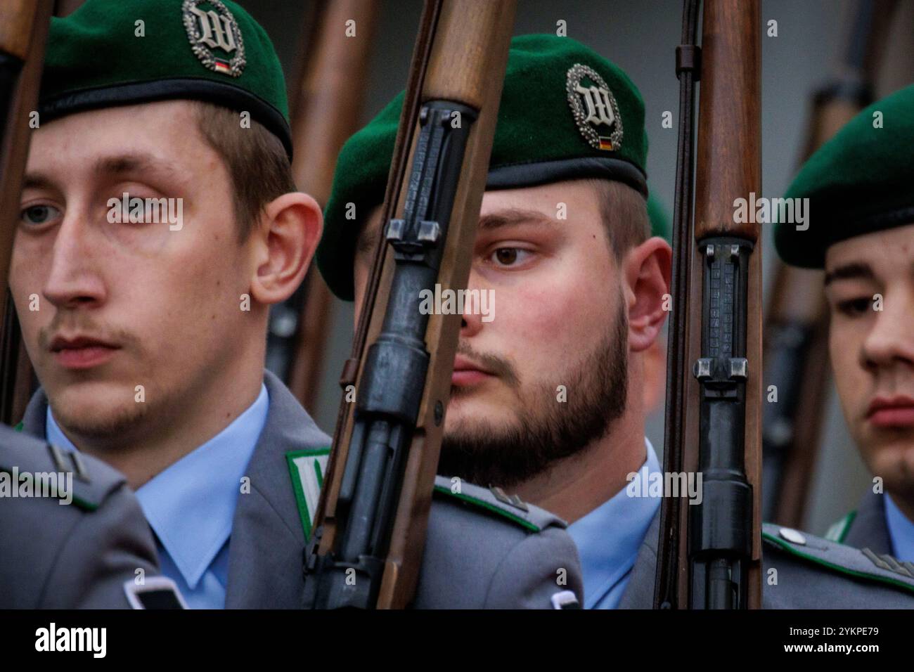 Berlin, Deutschland. 04th Nov, 2024. Soldiers from the Bundeswehr Guard ...