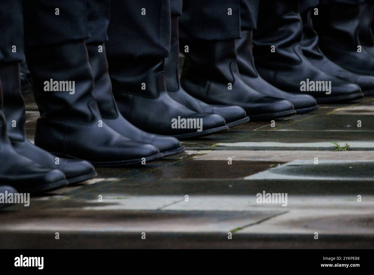 German army bundeswehr soldiers guard hi-res stock photography and ...