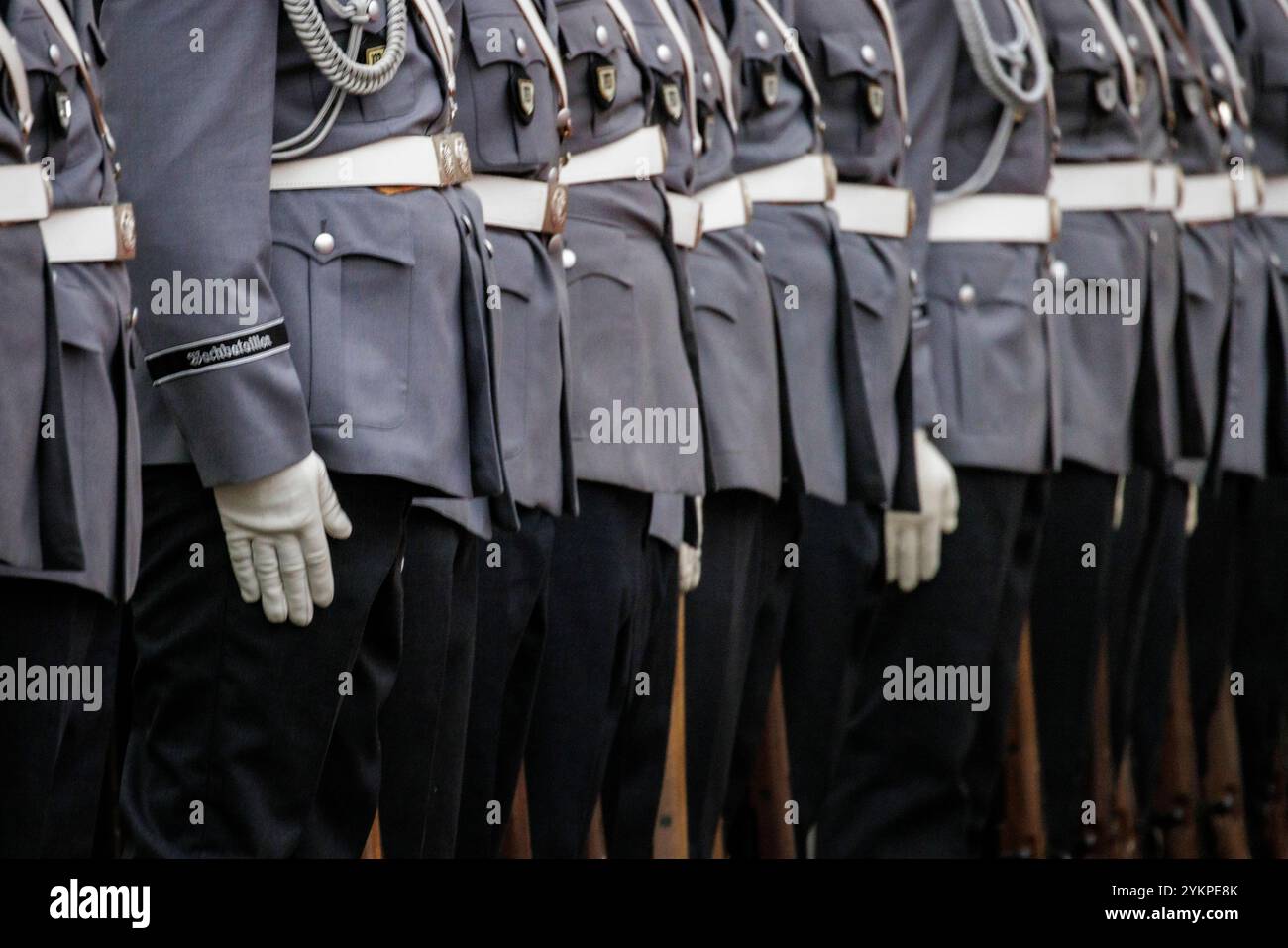 Berlin, Deutschland. 04th Nov, 2024. Soldiers from the Bundeswehr Guard ...