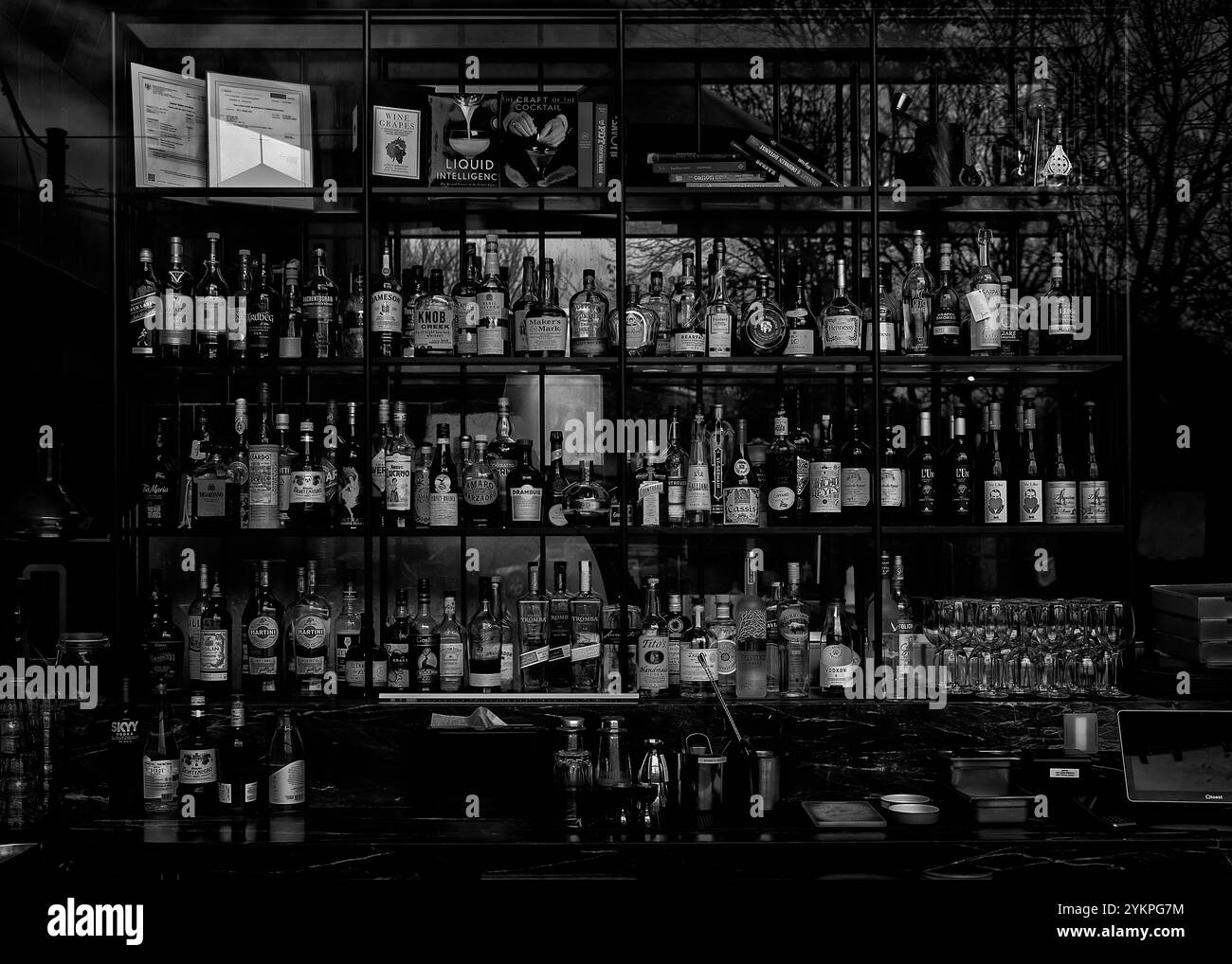 Alcohol beverages on shelf Black and White Stock Photos & Images - Alamy