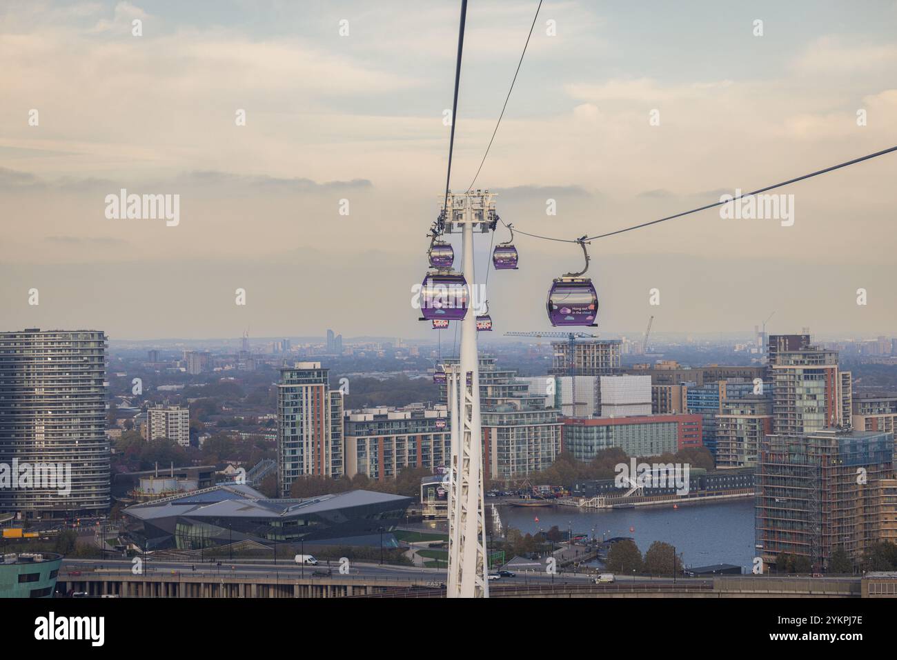 The IFS Cloud Cable Car across the River Thames in east London Stock ...