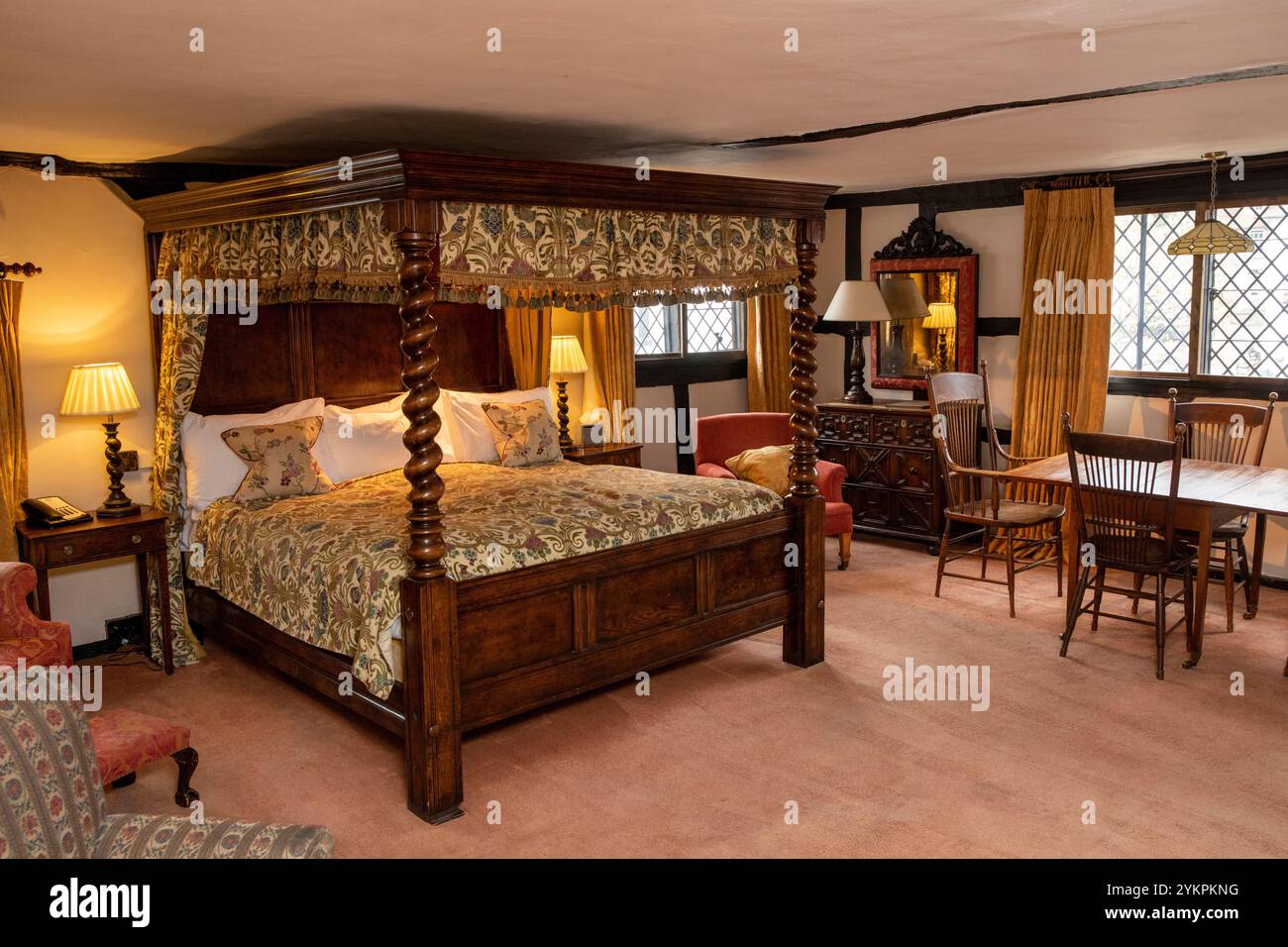 UK, England, West Sussex, Midhurst, South Street, Spread Eagle Hotel ...