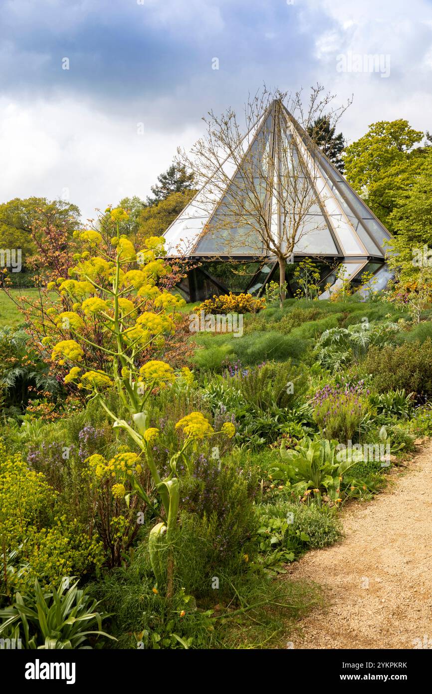 Pyramid greenhouse glasshouse garden hi-res stock photography and ...
