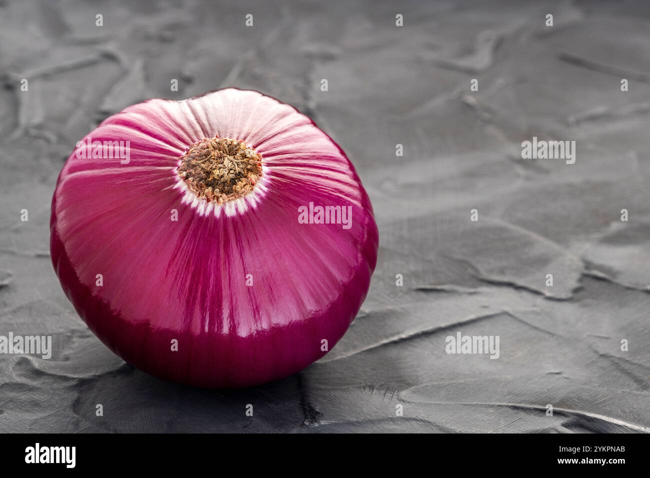 Raw organic red onion - Allium cepa Stock Photo - Alamy