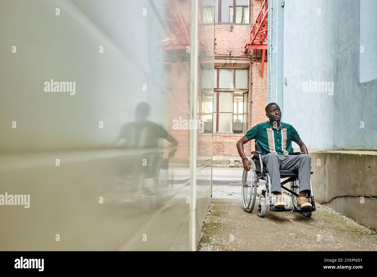 Moving shot accommodation hi-res stock photography and images - Alamy