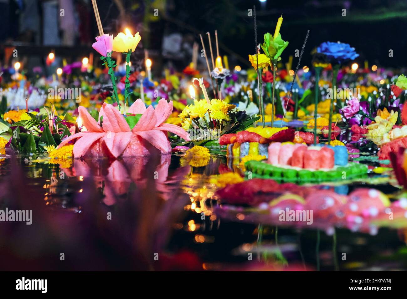 Loi Krathong festival, Loy Krathong Day is one of the most popular ...