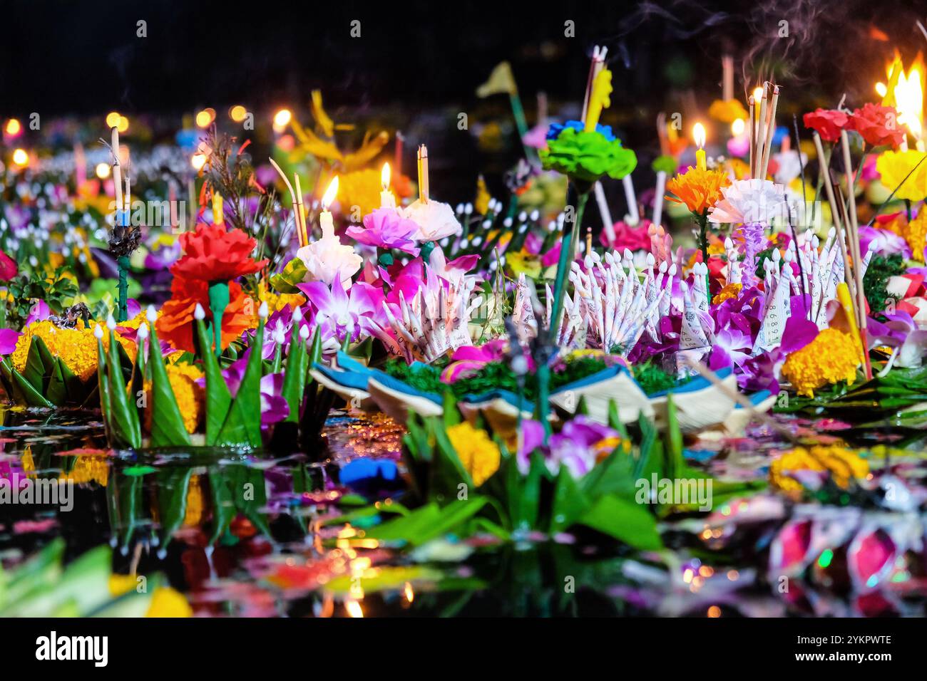 Loi Krathong festival, Loy Krathong Day is one of the most popular ...