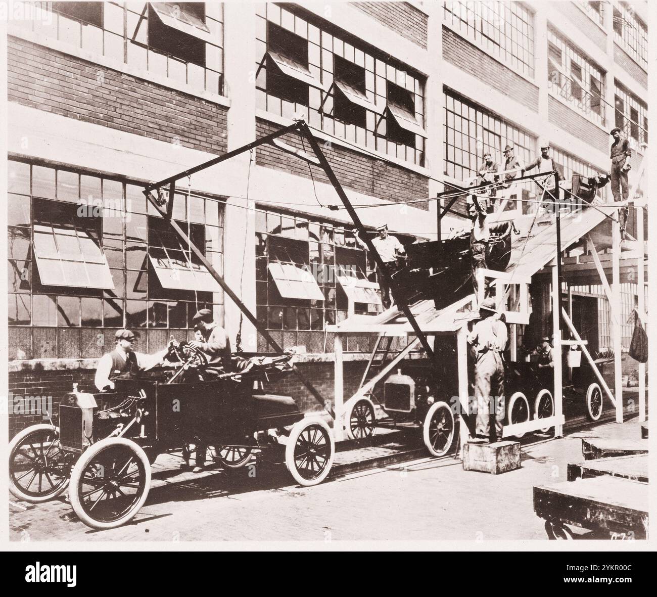 Vintage photo of Ford Assembly Line. USA. 1914 Stock Photo - Alamy