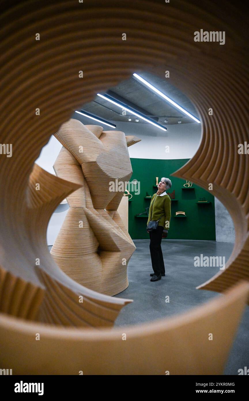 Nigel hall sculptures hi-res stock photography and images - Alamy