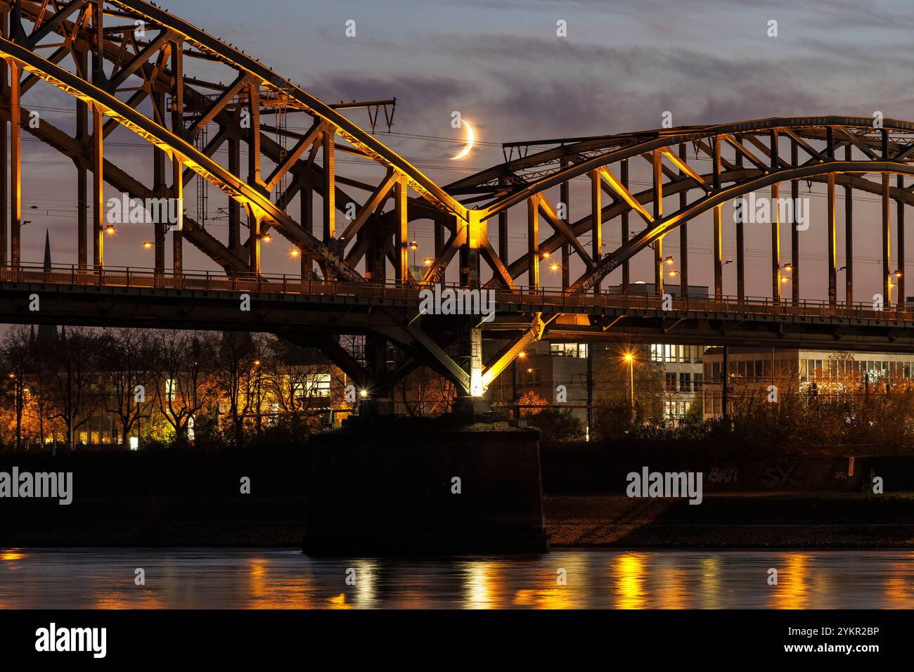 crescent moon over the Suedbruecke (South bridge), railroad bridge over ...