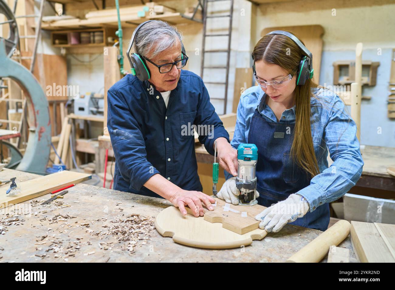 Mentor collaborate hi-res stock photography and images - Alamy