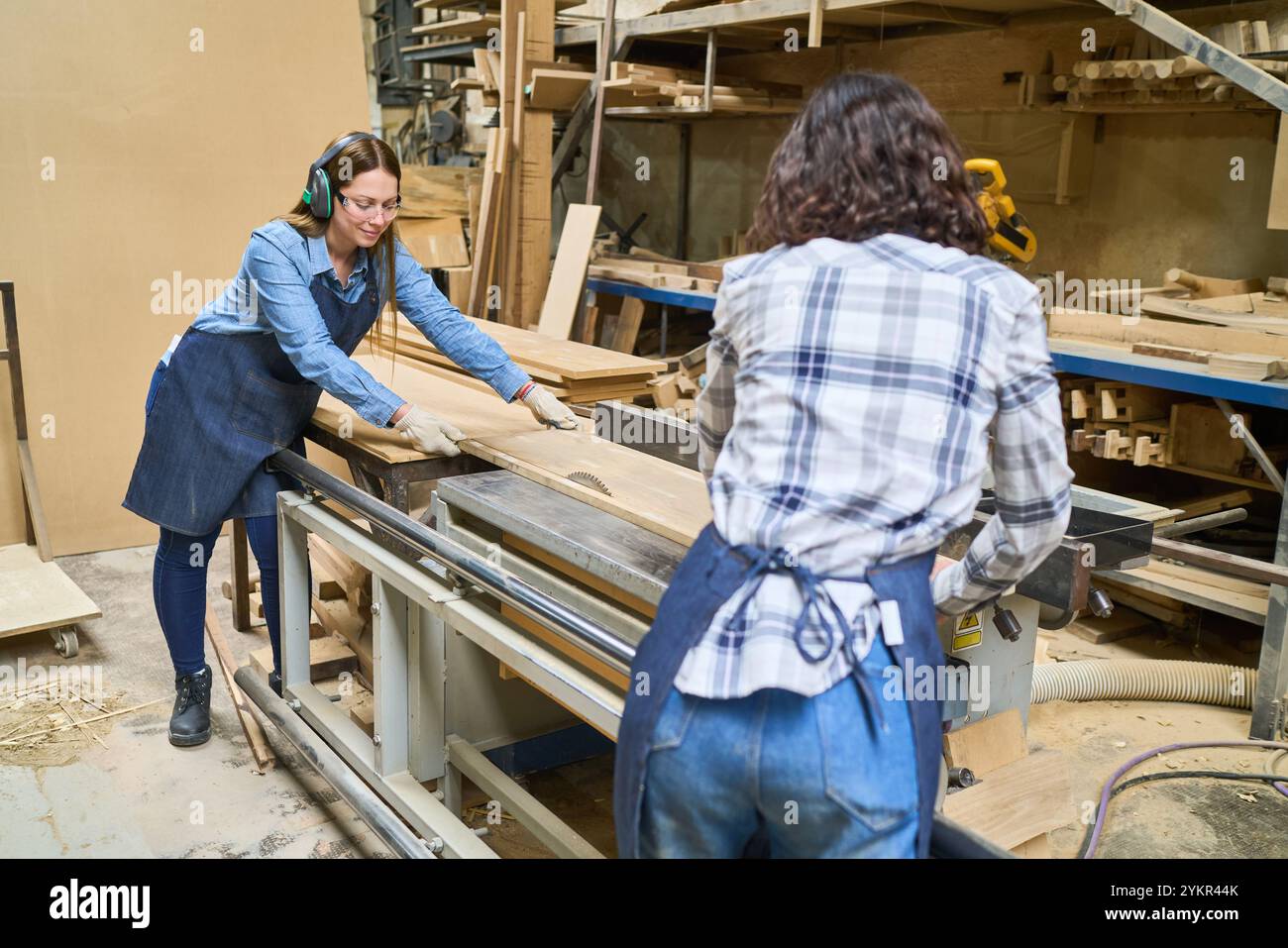 Teamwork amidst hi-res stock photography and images - Alamy