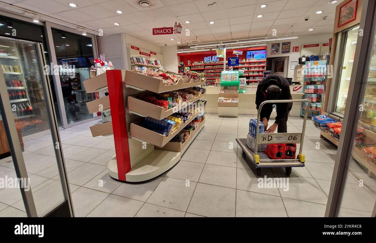 Relay shop, Southern Railway station, Brussels, Belgium Stock Photo - Alamy