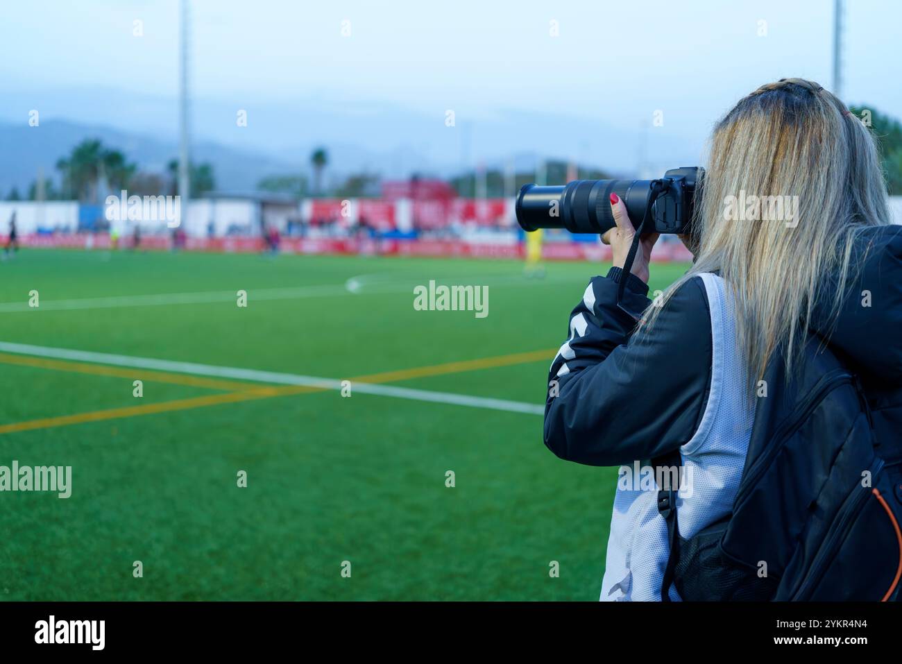 Caucasian female soccer football player hi-res stock photography and ...