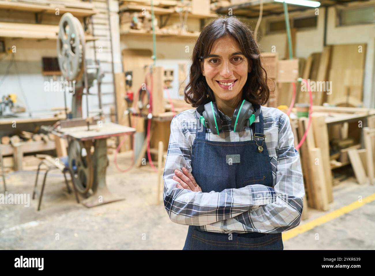 Woman in plaid stands hi-res stock photography and images - Alamy