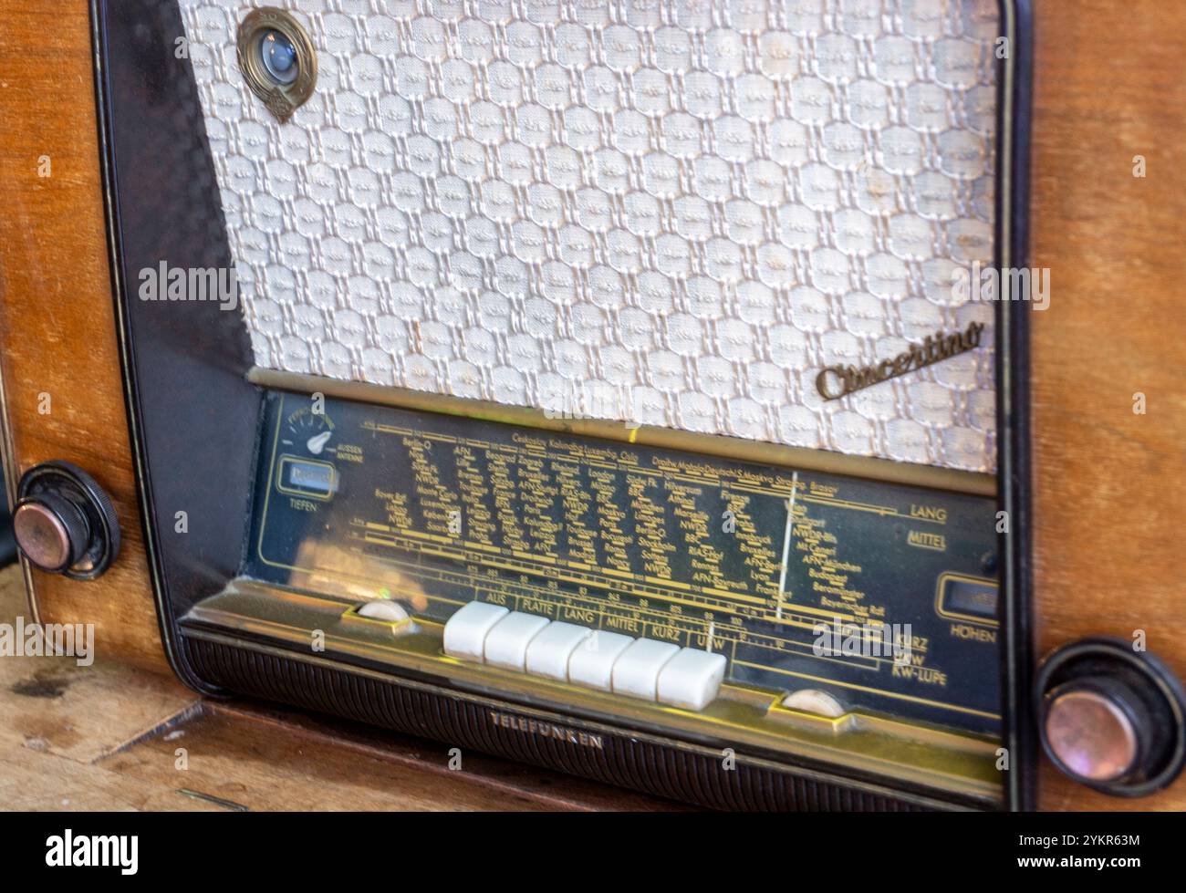 An antique radio in a shop in Reykjavík, Iceland Stock Photo - Alamy